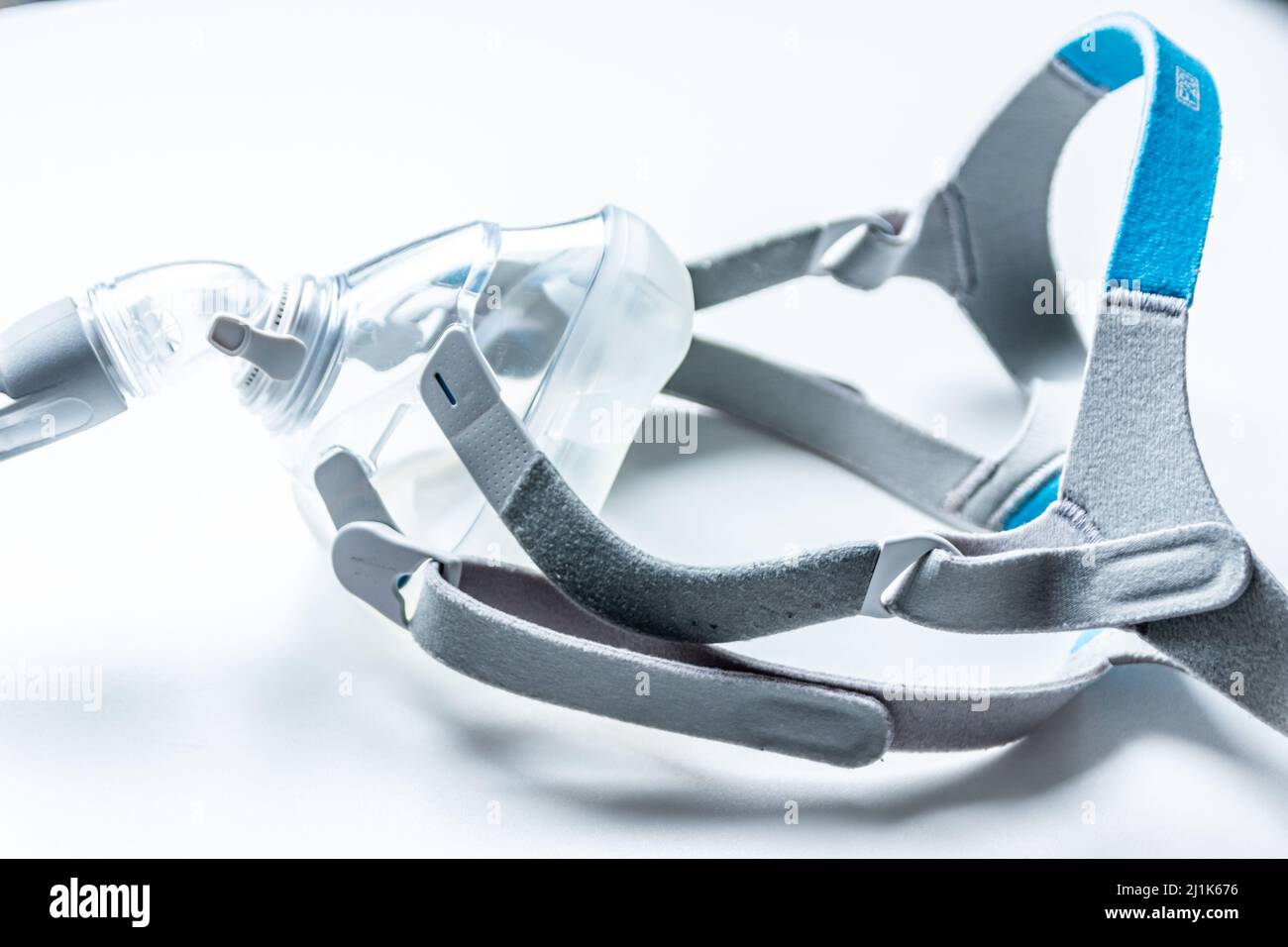 CPAP mask against obstructive sleep apnea helps patients respirator ...