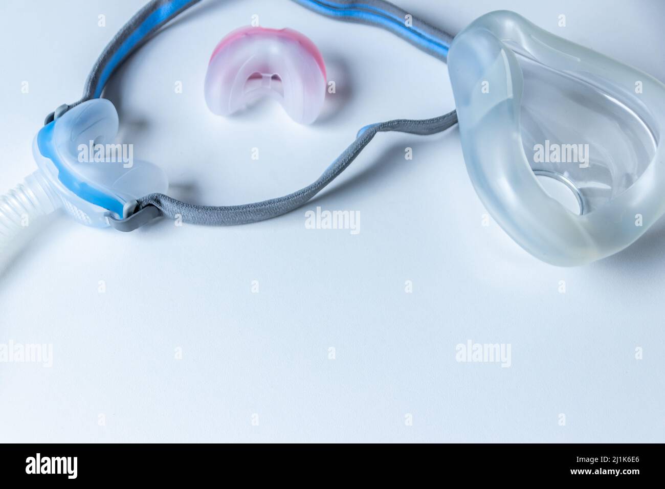 CPAP mask against obstructive sleep apnea helps patients respirator ...