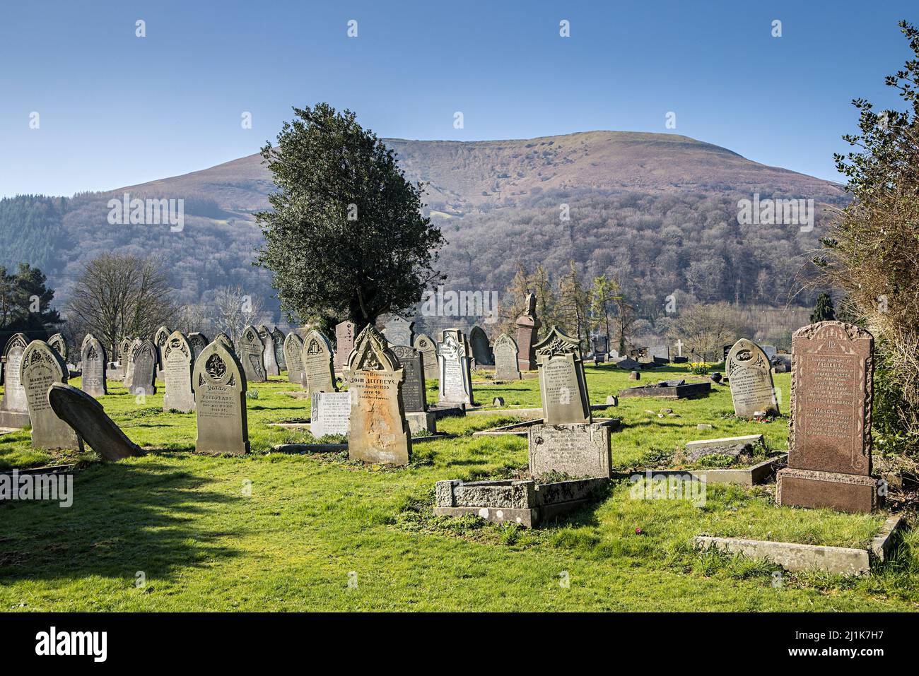 Victorian cemetery hi-res stock photography and images - Alamy