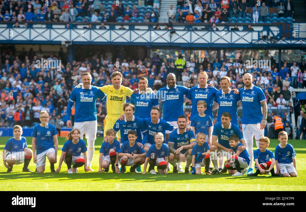 A Rangers Legends team group photo before the 150th Anniversary match ...