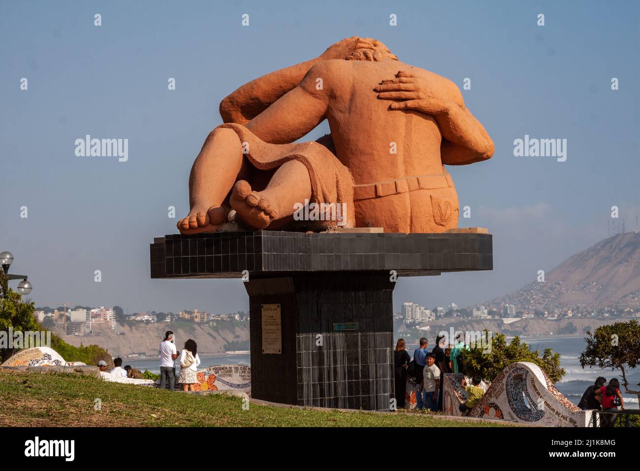 A The Kiss, famous sculpture in Miraflores, Lima, Peru Stock Photo - Alamy