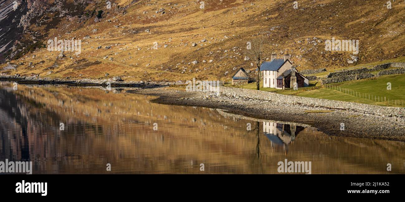 Bothy and mountains hi-res stock photography and images - Alamy