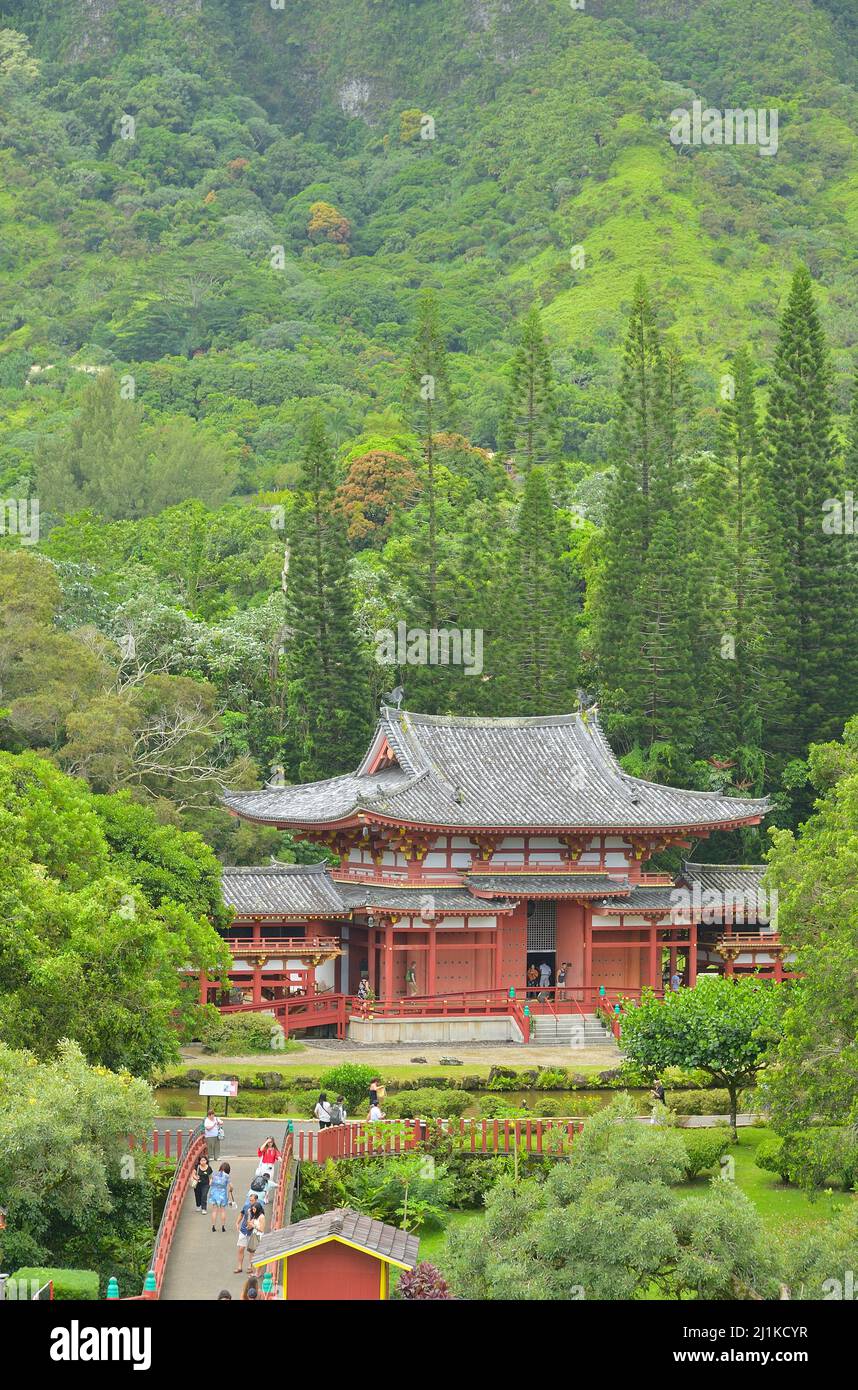 The scenic Byodo-In temple near renowned Honolulu, Oahu HI Stock Photo ...
