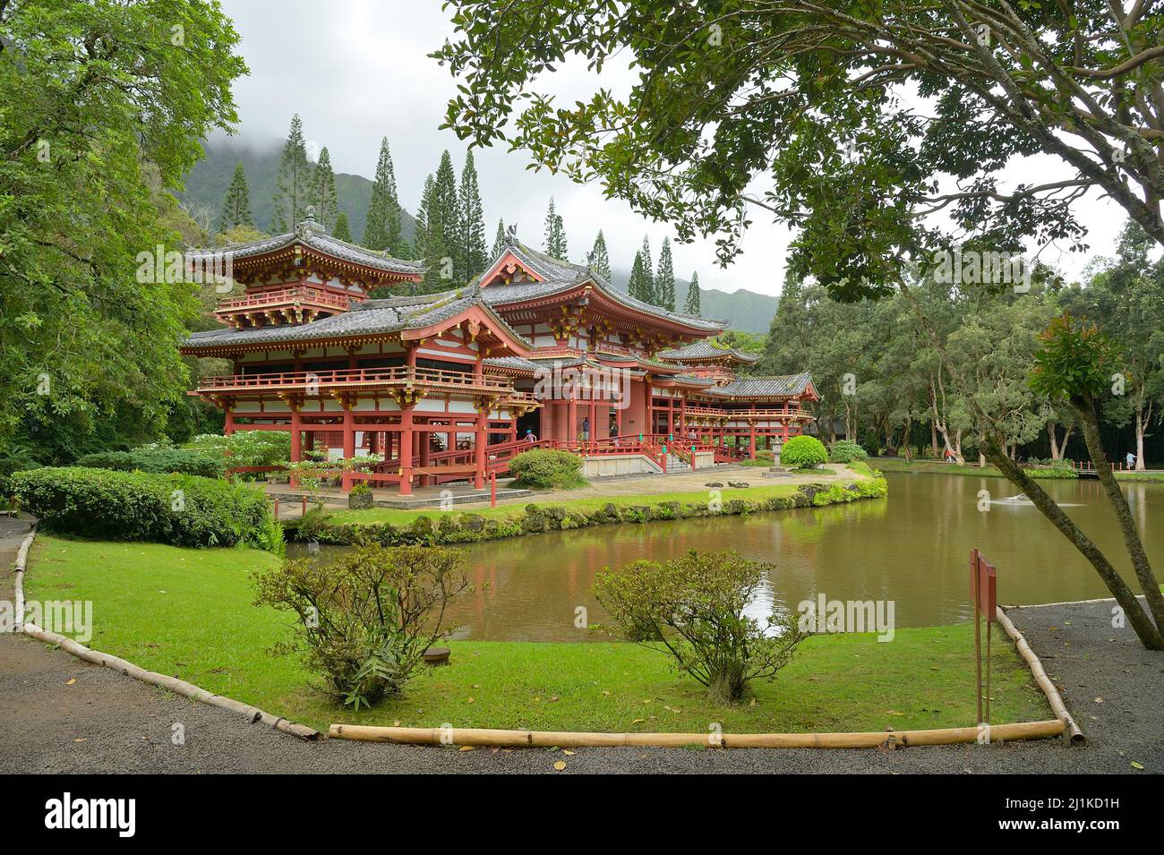 The scenic Byodo-In temple near renowned Honolulu, Oahu HI Stock Photo ...