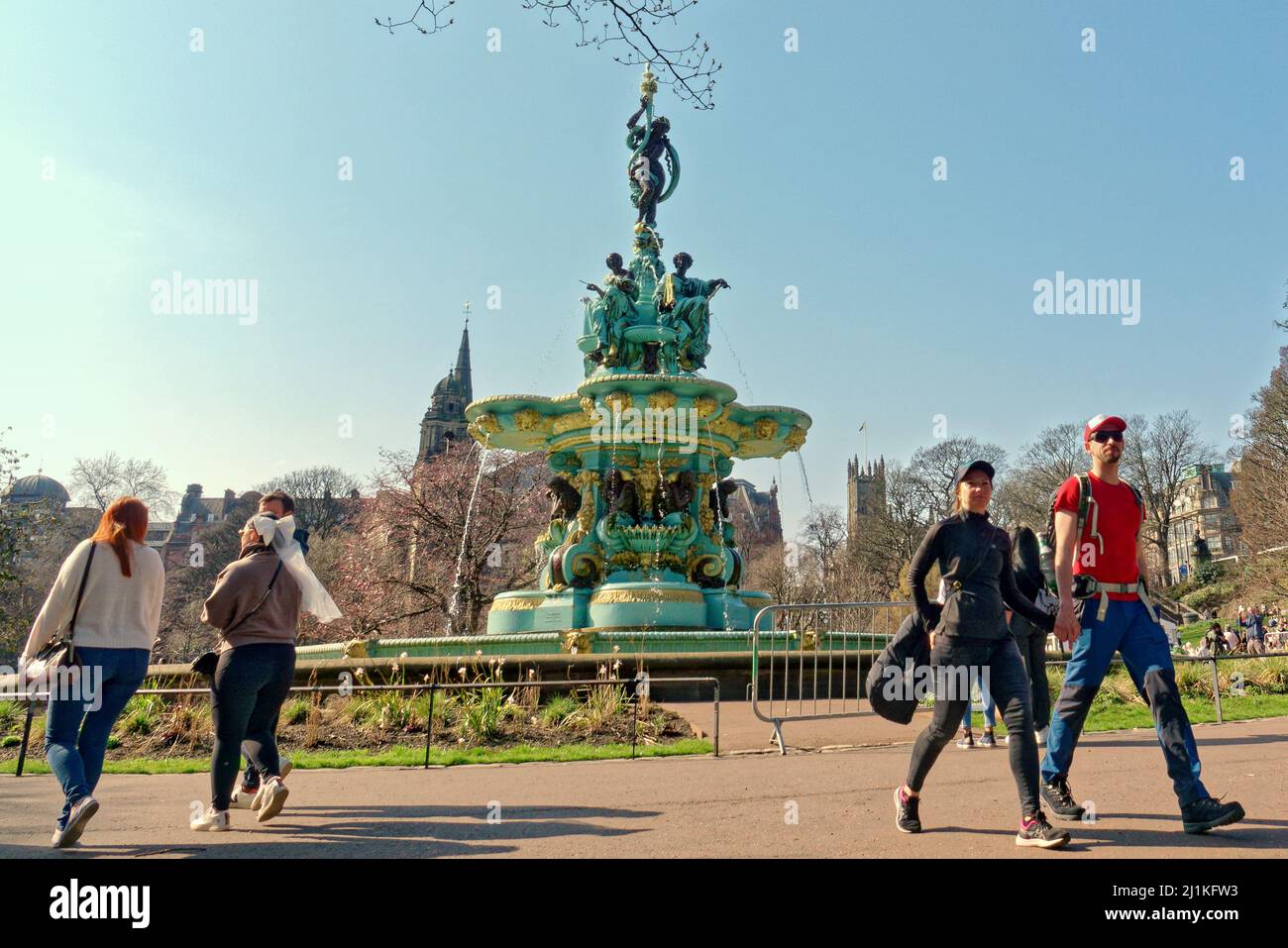 Edinburgh, Scotland, UK 26th March, 2022. UK Weather: : Another Sunny ...