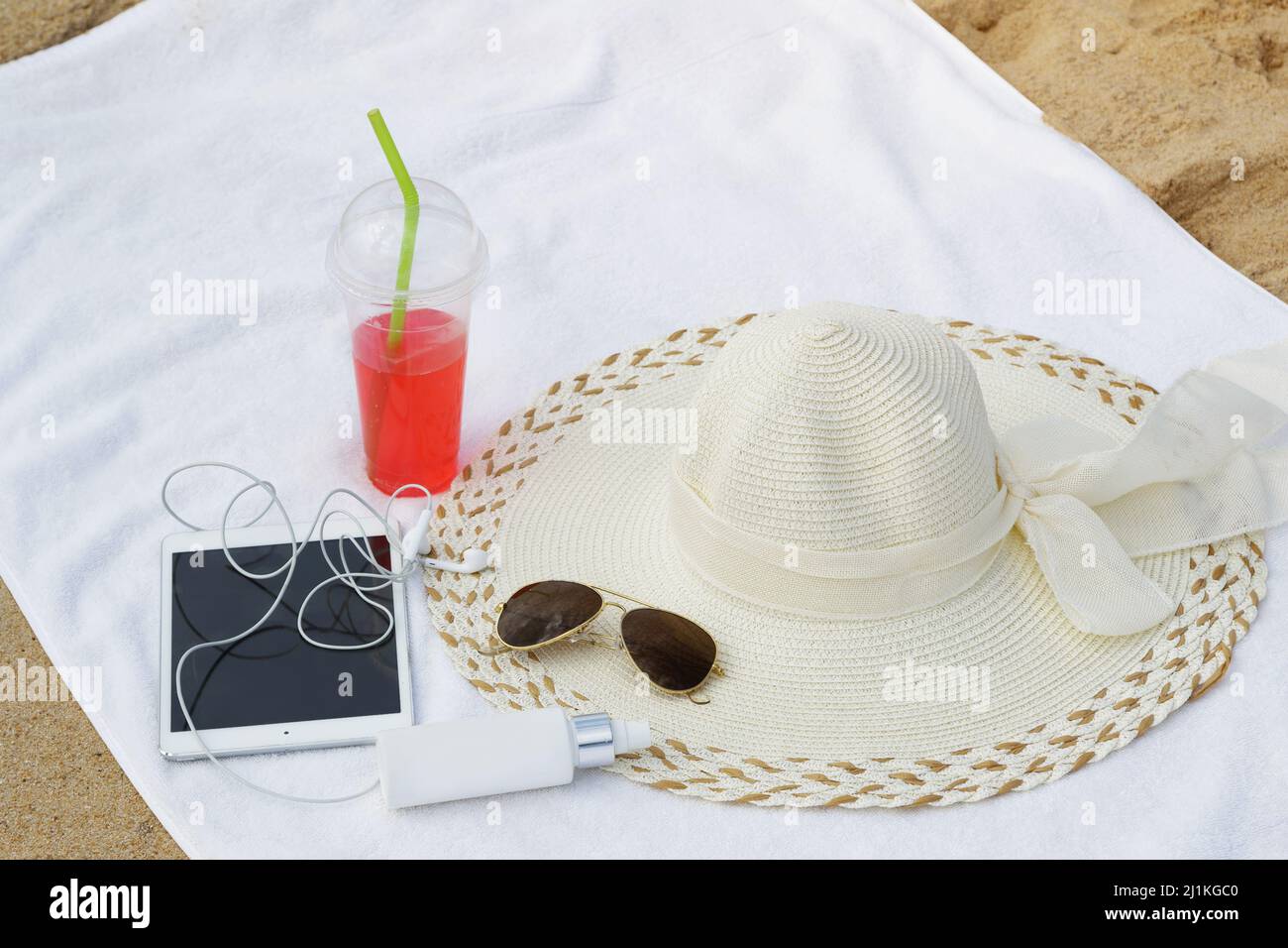 DIfferent items on the beach for summer vacation Stock Photo - Alamy