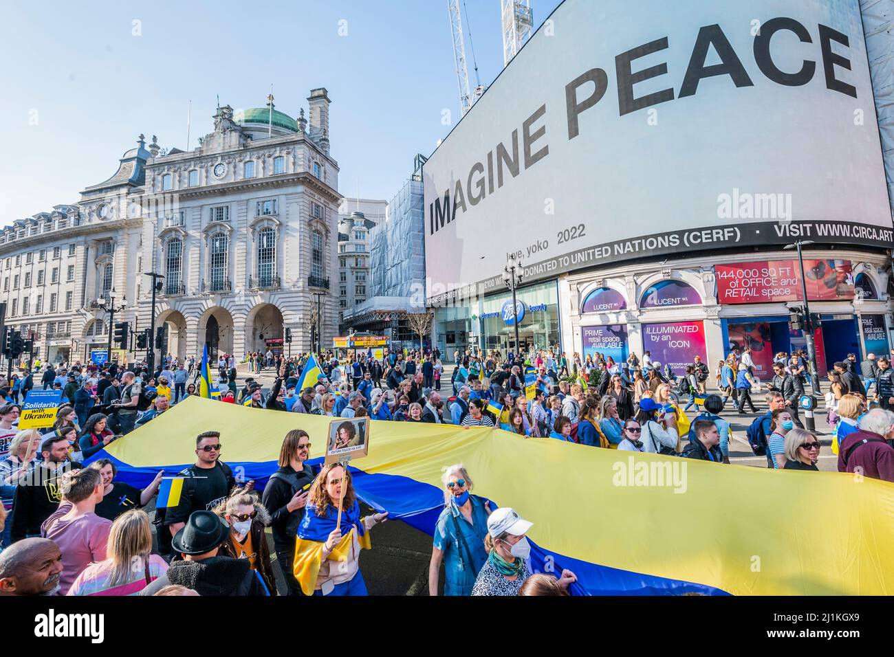 London, UK. 26th Mar, 2022. Passing the peace sicn at Piccadilly circus ...