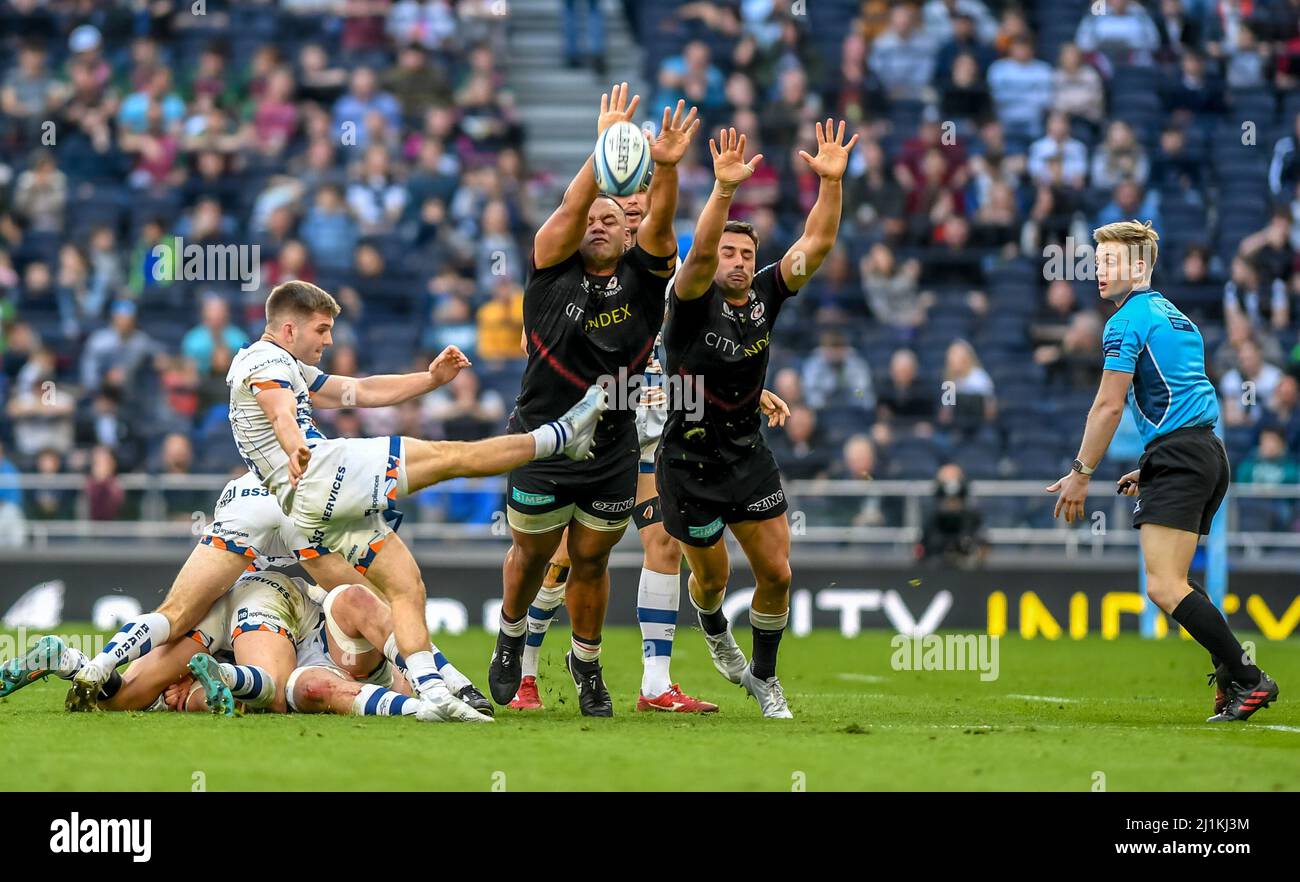 London, UK. 26th Mar, 2022. Harry Randall of Bristol Bears kick the ...