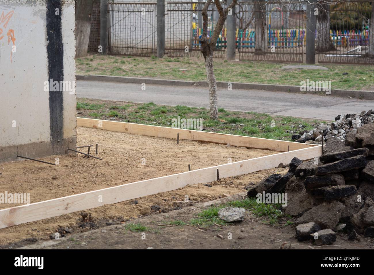 Foundation blind area preparing. Basic formwork marking. Blind area ...