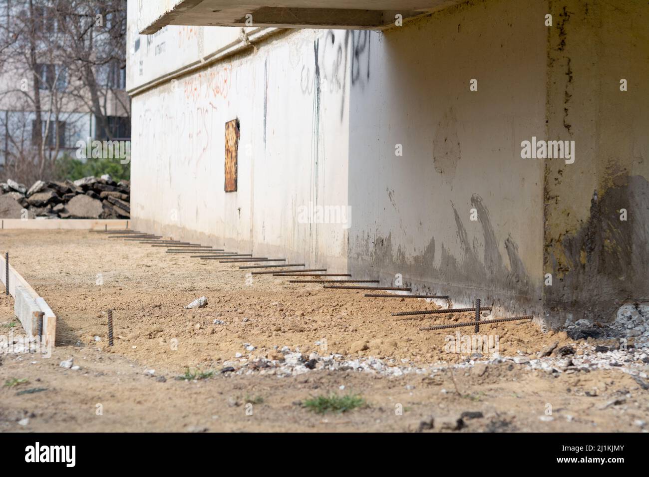 Foundation blind area preparing. Basic formwork marking. Blind area ...