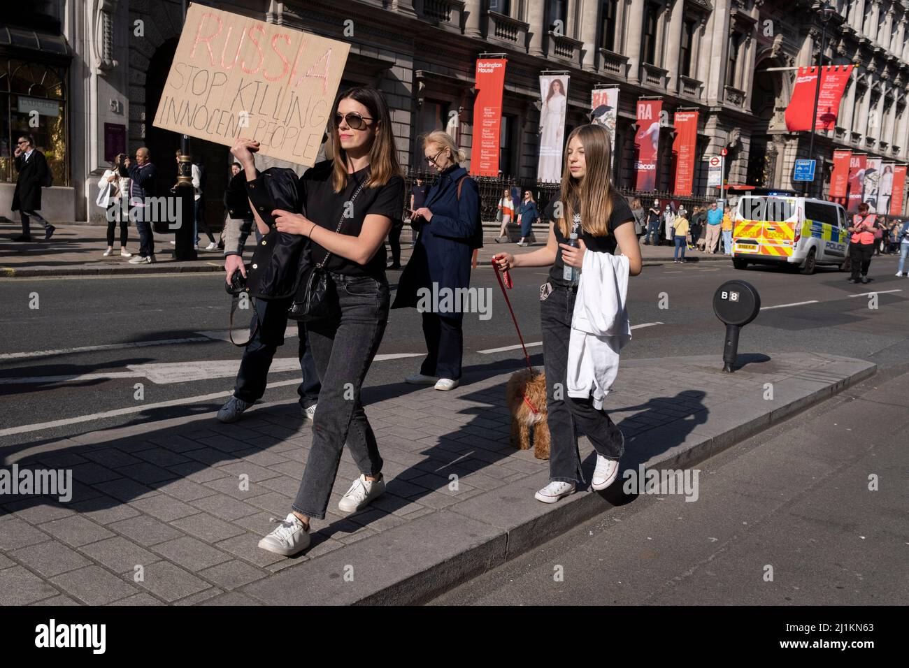 Ukrainian and British anti-War protesters march through central London ...