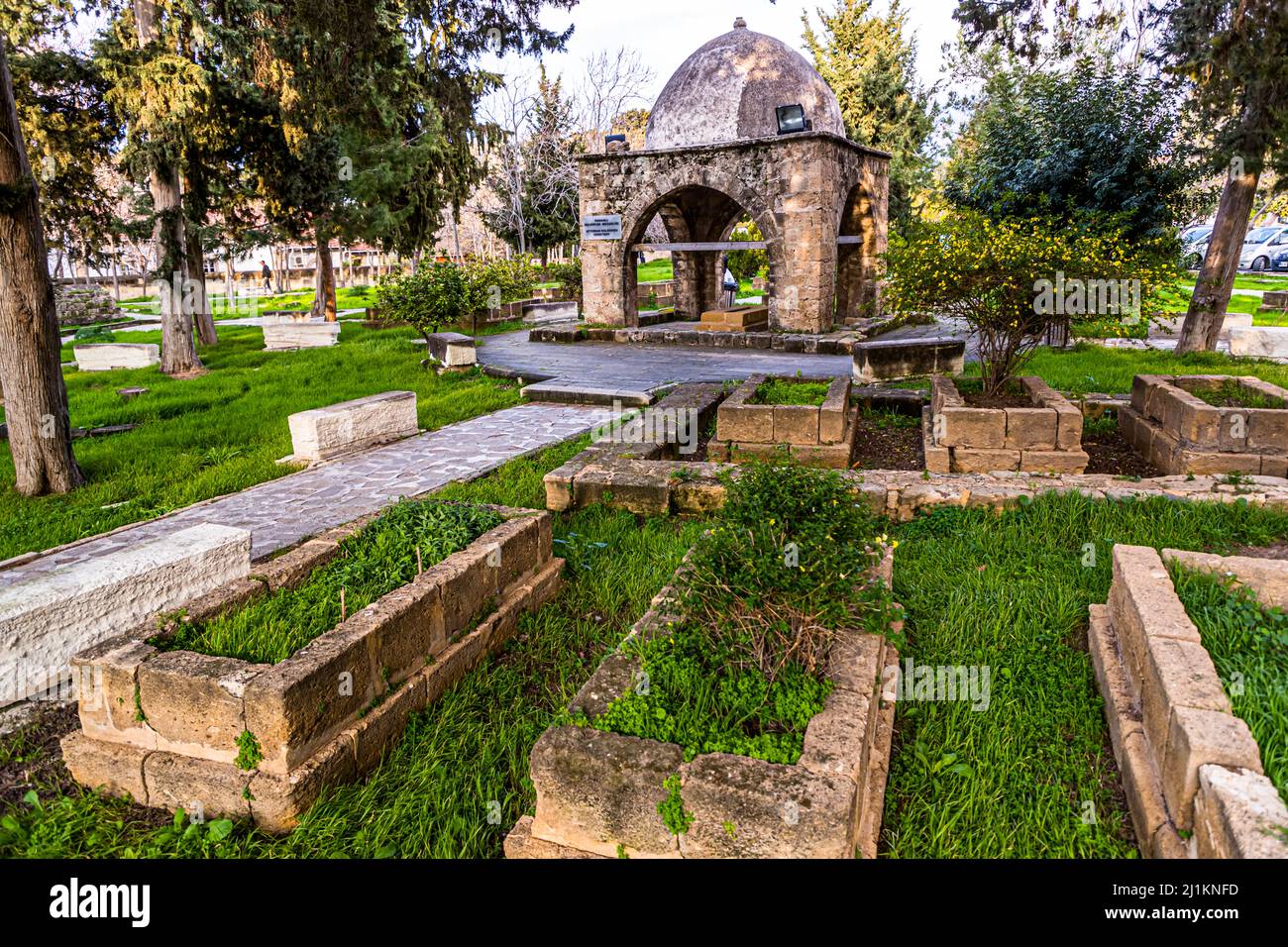Turkish graveyard hi-res stock photography and images - Alamy