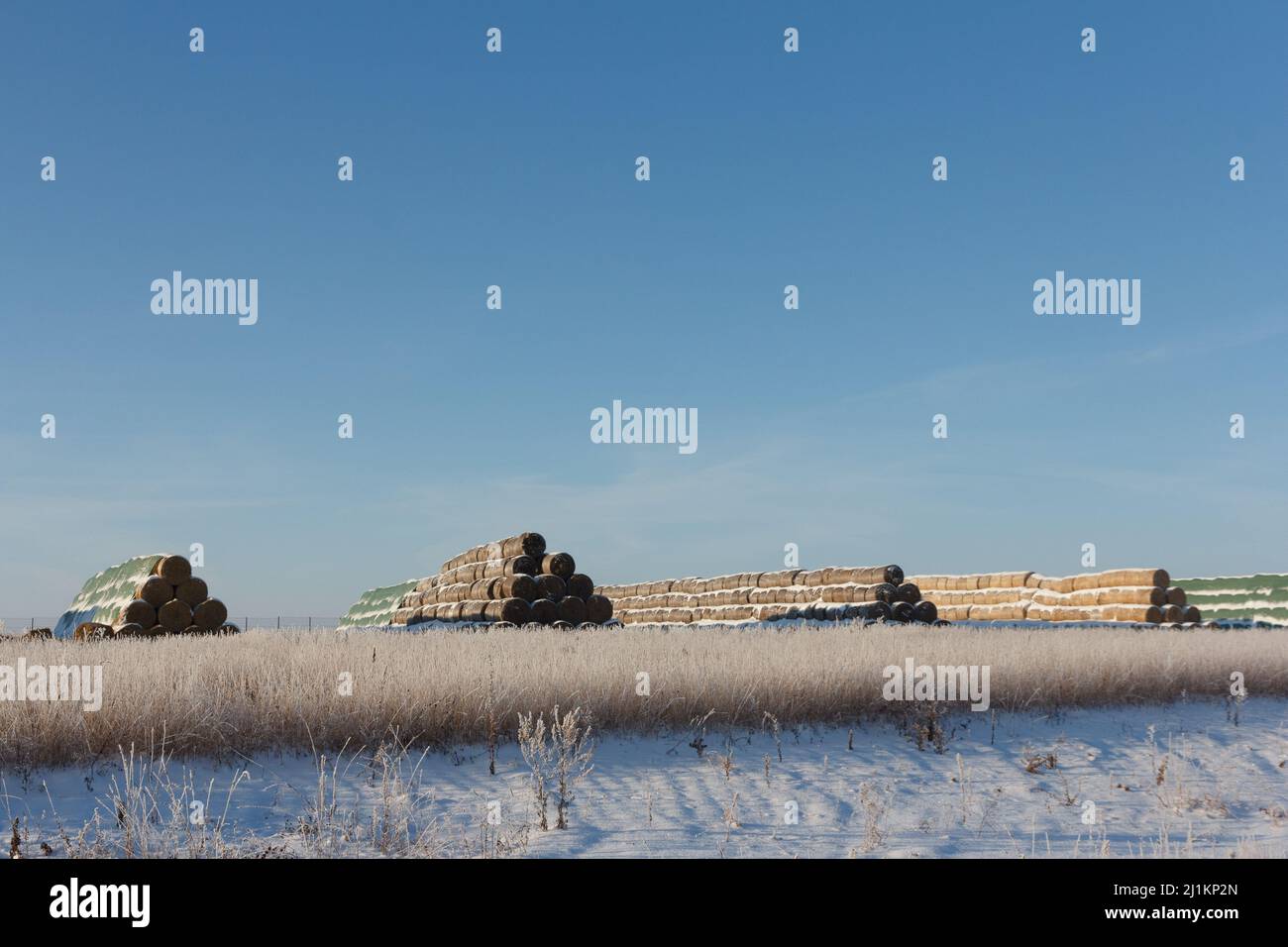 Landscape haystacks hi-res stock photography and images - Alamy