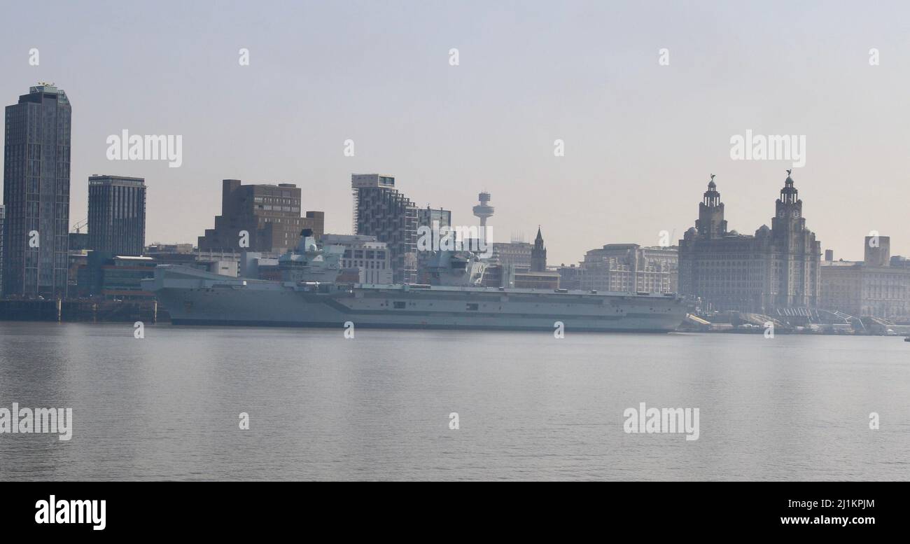 HMS Queen Elizabeth Stock Photo - Alamy