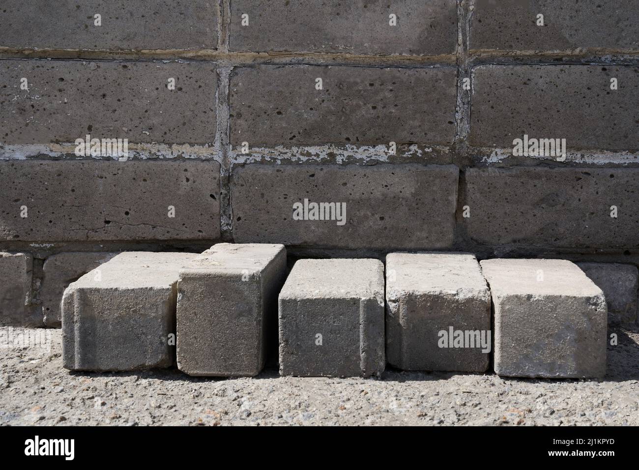 Grey cinder block background hi-res stock photography and images - Alamy