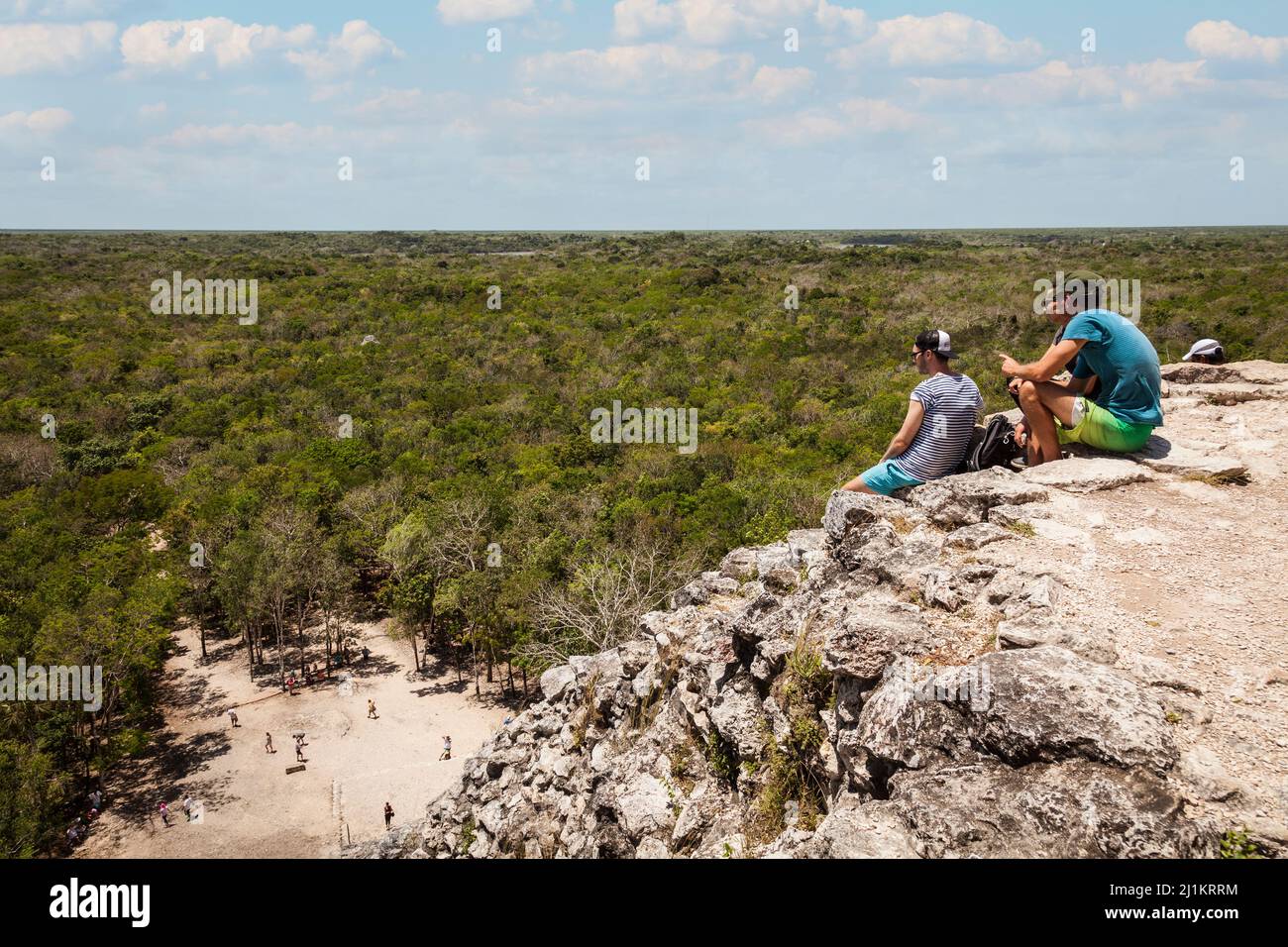 People climbing the Nohoch Mul Pyramid in Cobá, Mexico Stock Photo - Alamy