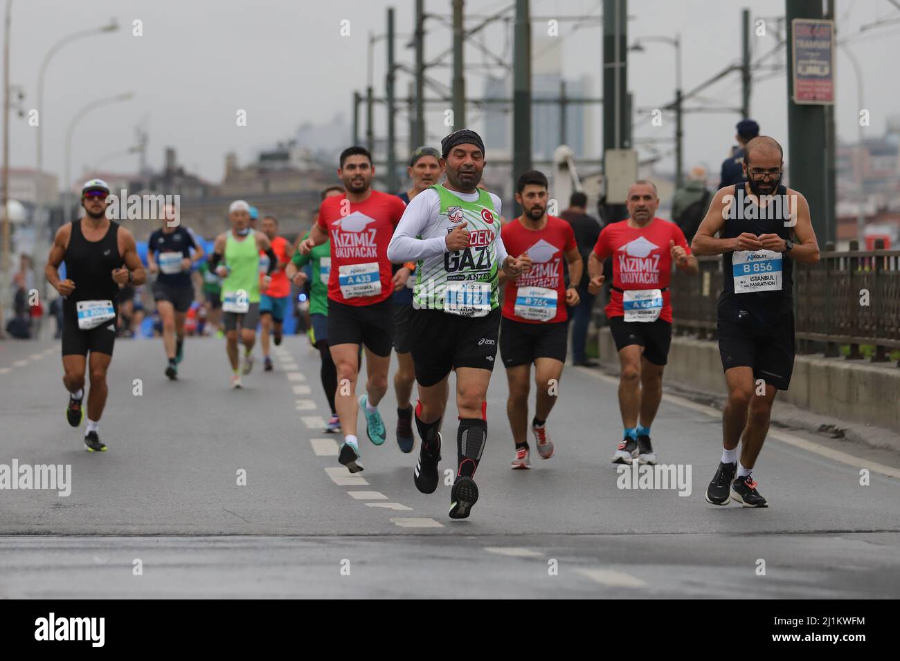 ISTANBUL, TURKEY - NOVEMBER 07, 2021: Athletes running in 43. Istanbul ...