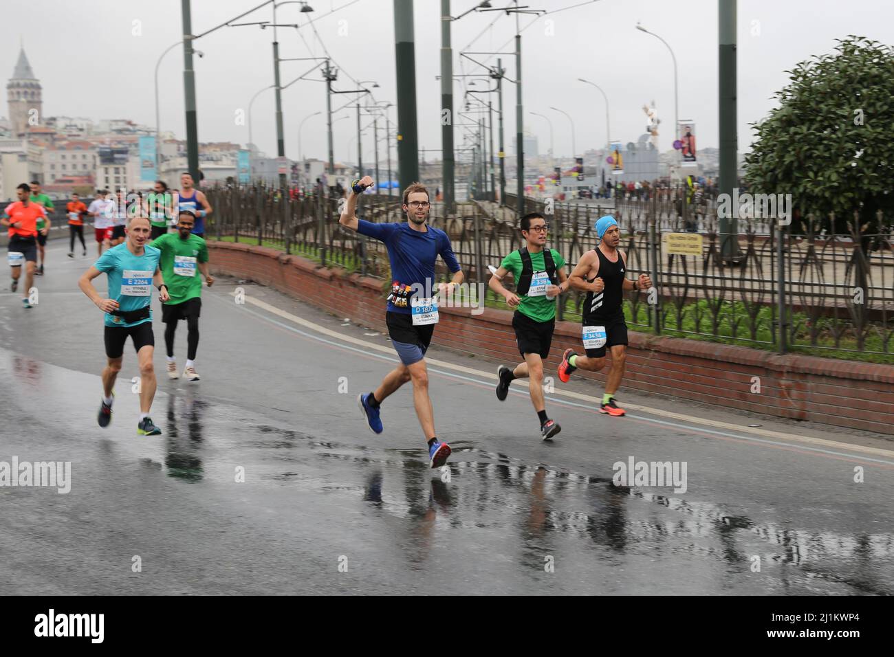 ISTANBUL, TURKEY - NOVEMBER 07, 2021: Athletes running in 43. Istanbul ...