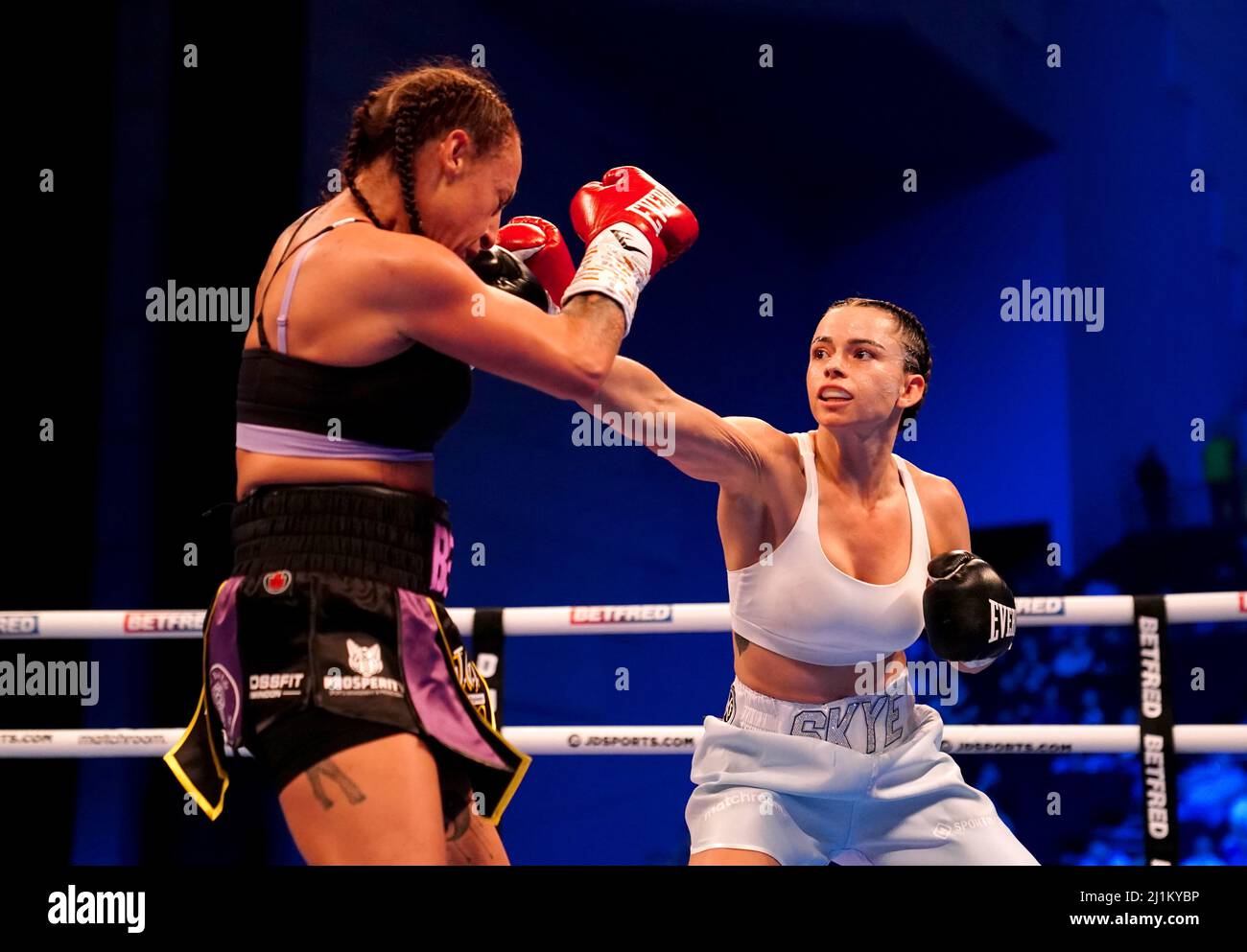 Featherweight contest first direct arena hi-res stock photography and ...