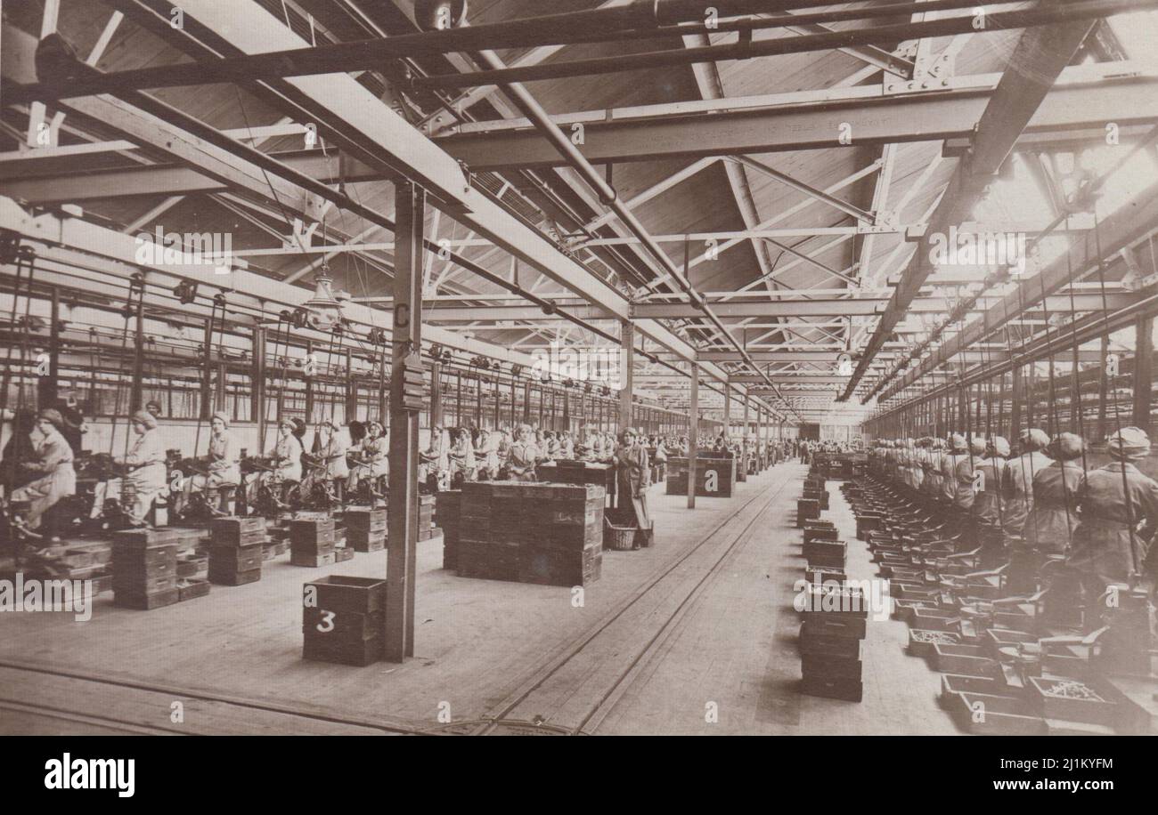 Royal Small Arms Factory, Enfield, main machine shop, First World War ...