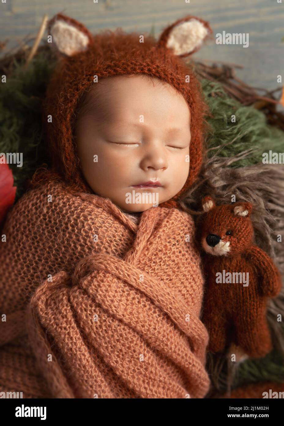 Newborn baby bundled up hi-res stock photography and images - Alamy