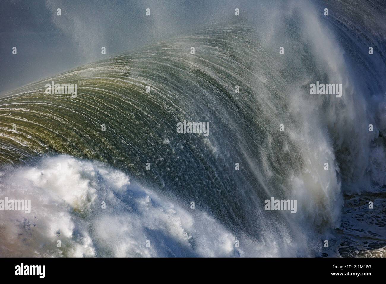 Huge wave hi-res stock photography and images - Alamy