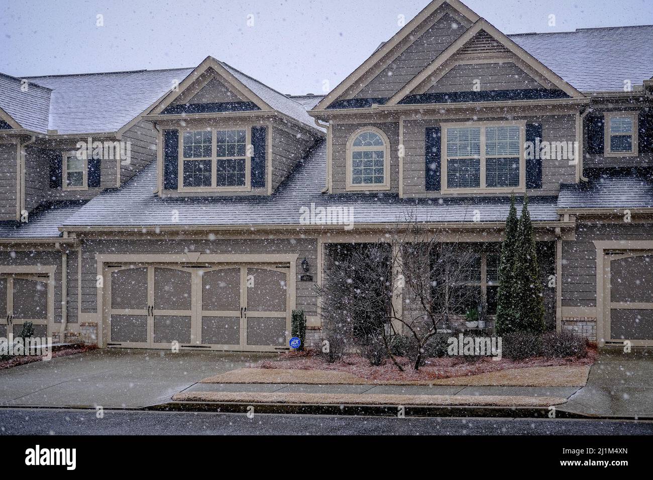 Neighborhood snow hi-res stock photography and images - Alamy
