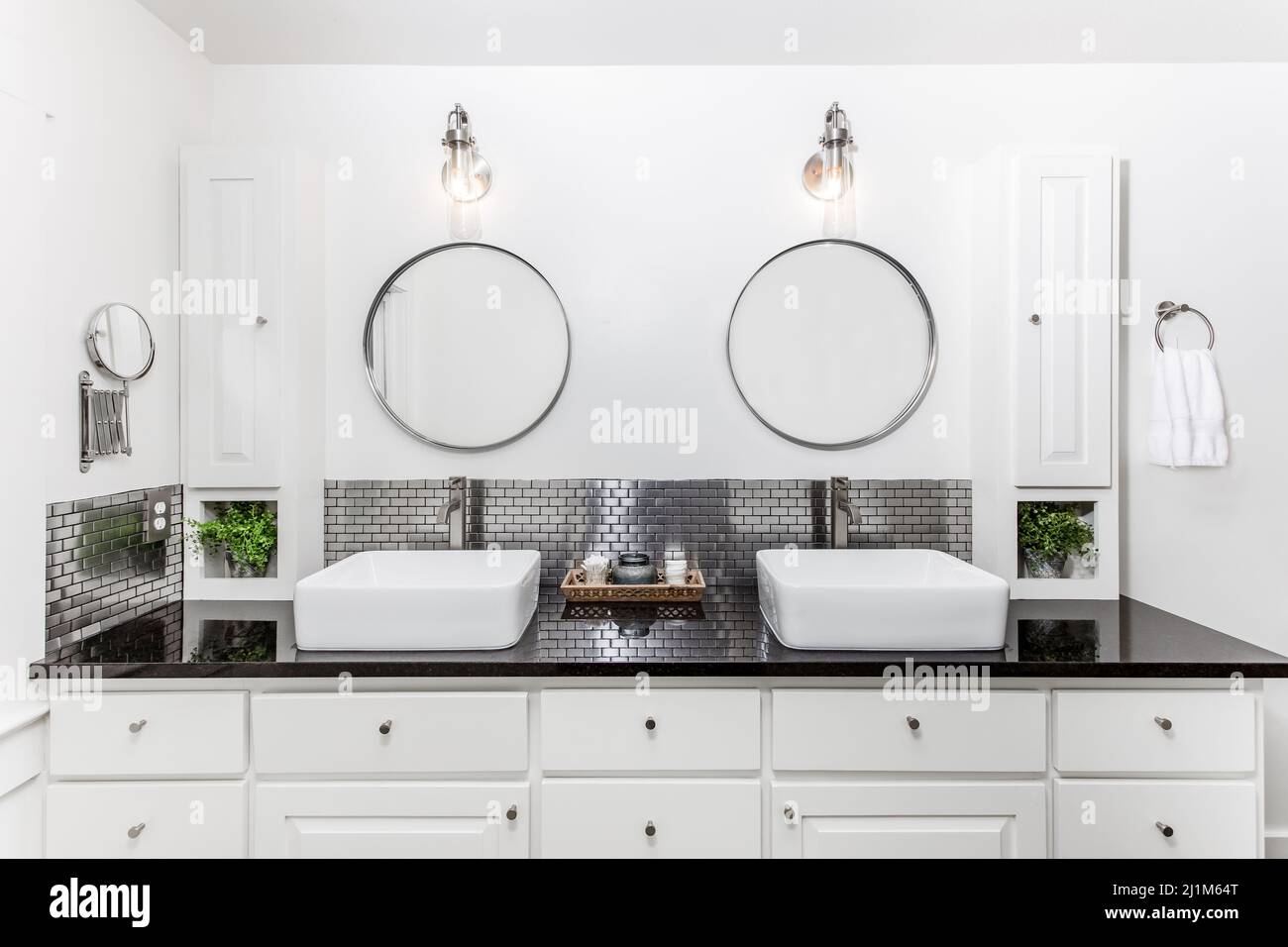 Modern Bathroom Vanity Stock Photo - Alamy