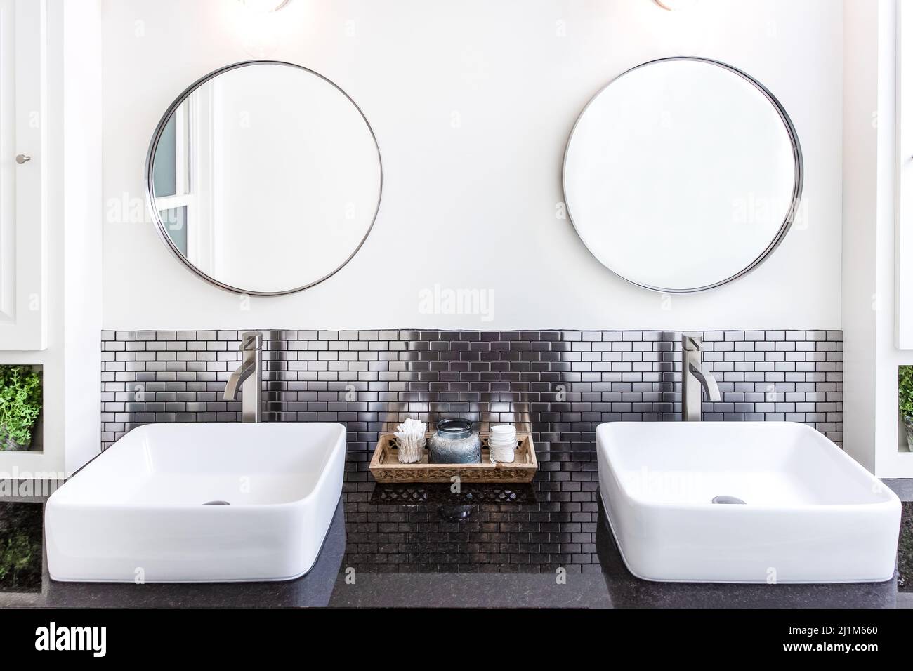 Modern Bathroom Vanity Stock Photo - Alamy