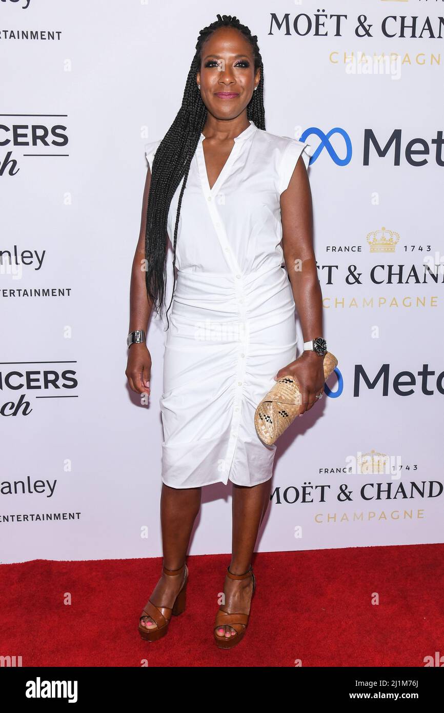 Beverly Hills, USA. 26th Mar, 2022. Cara Sabin walking on the red ...