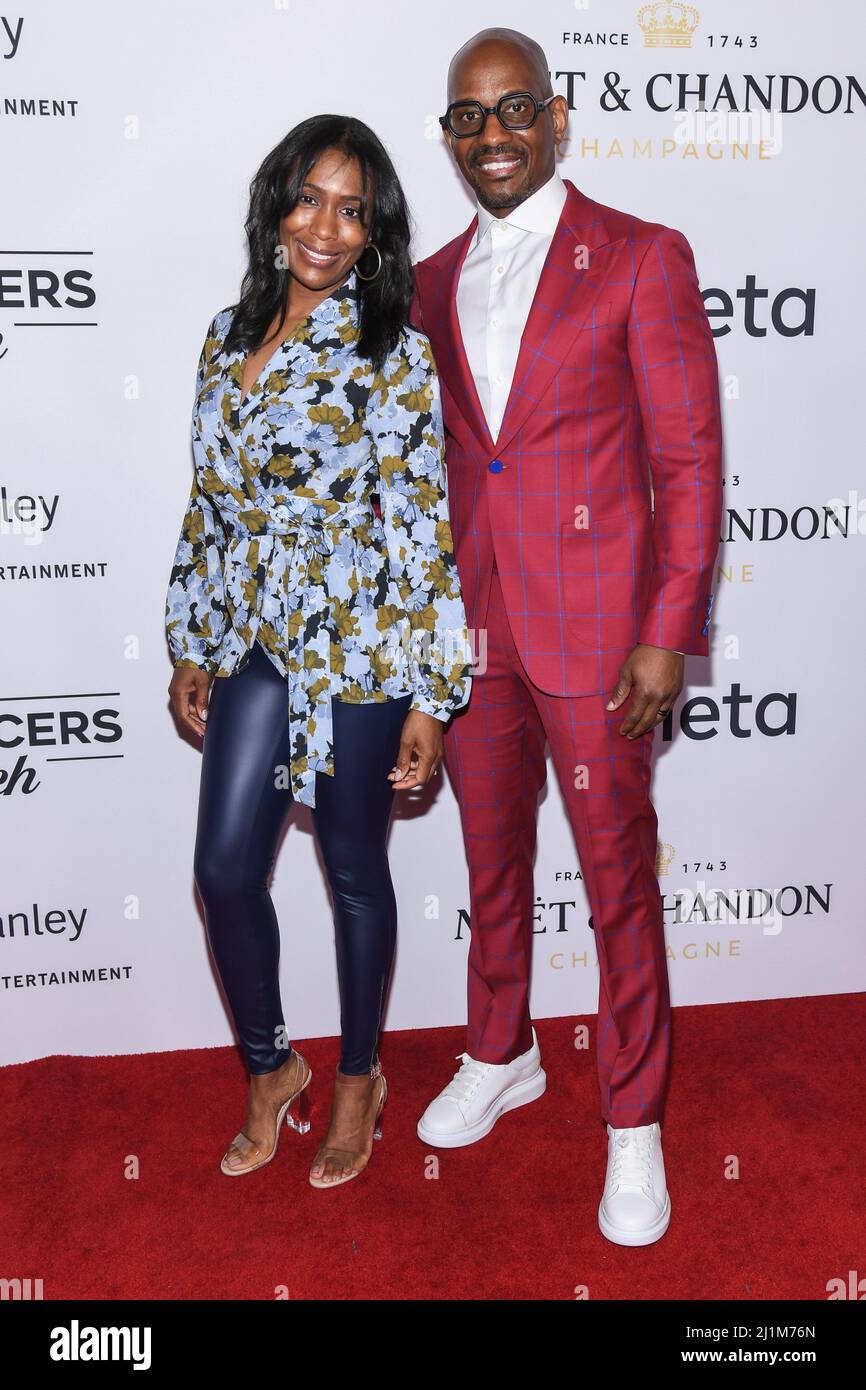 Beverly Hills, USA. 26th Mar, 2022. Darlinda and Donald Woodard walking ...
