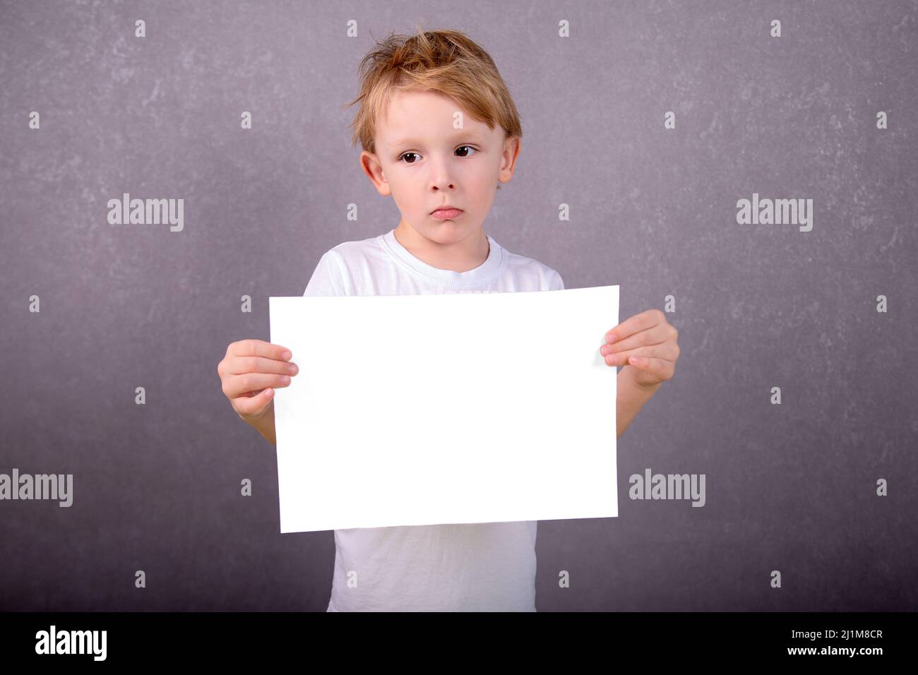 Paper sad hi-res stock photography and images - Alamy