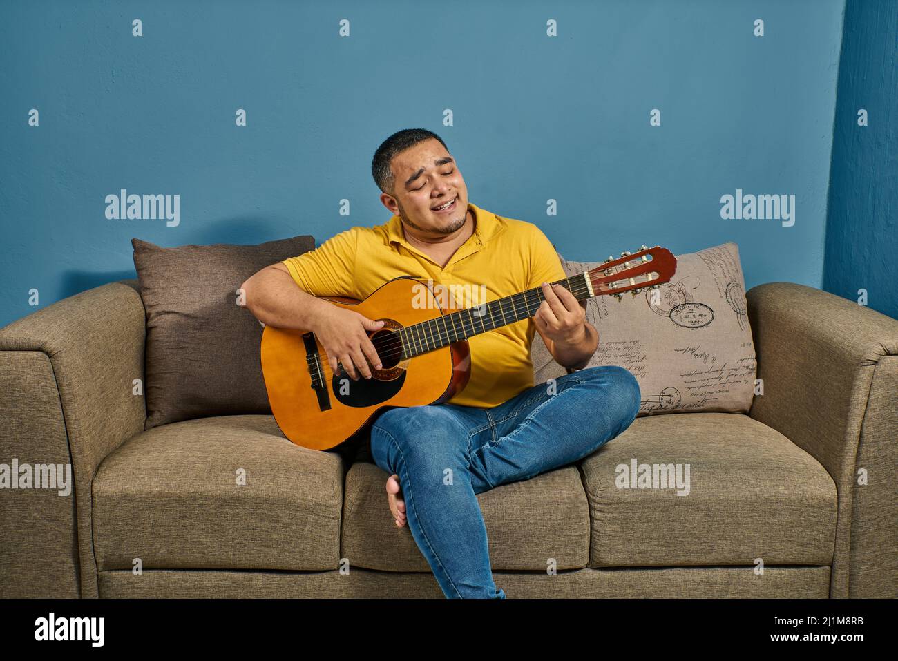 Singing lesson online hi-res stock photography and images - Alamy