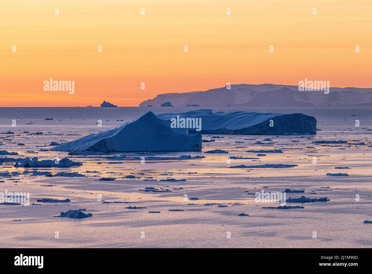 large icebergs floating in the sea in the arctic circle Stock Photo - Alamy