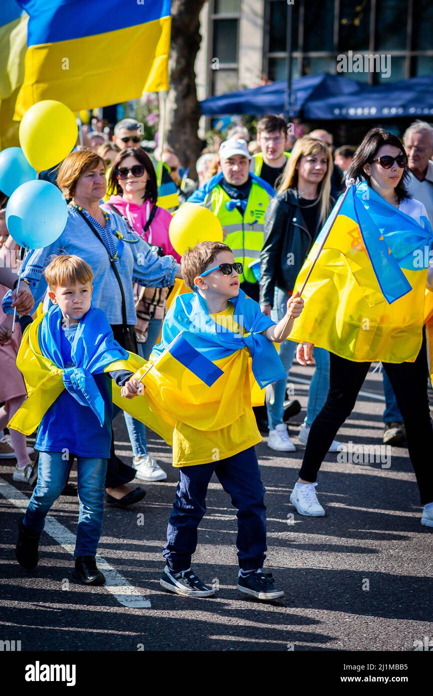 Thousands march in solidarity against the war in Ukraine. 'London ...