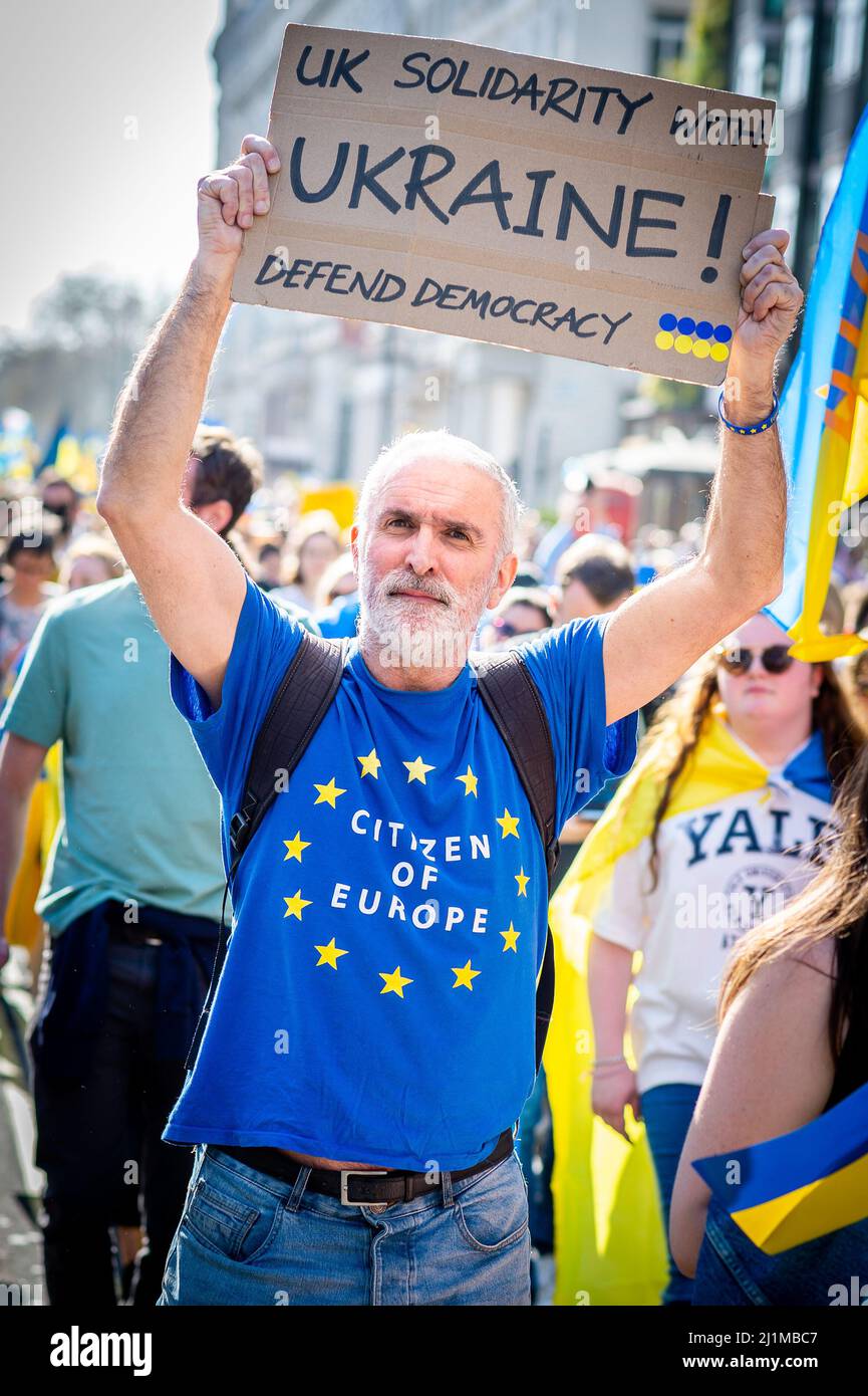 Ukrainians anti war protest hi-res stock photography and images - Alamy