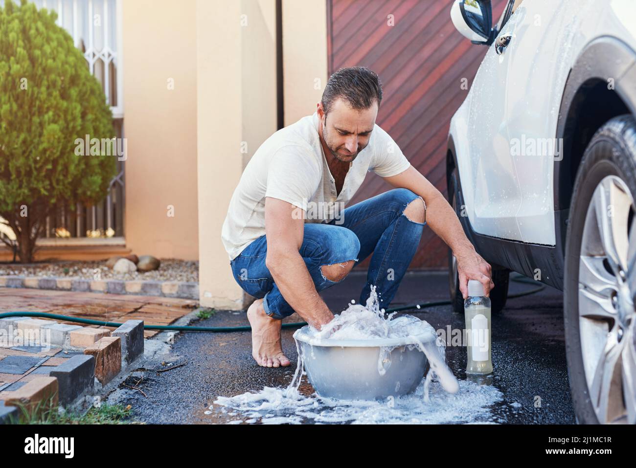 Crouching man hi-res stock photography and images - Alamy