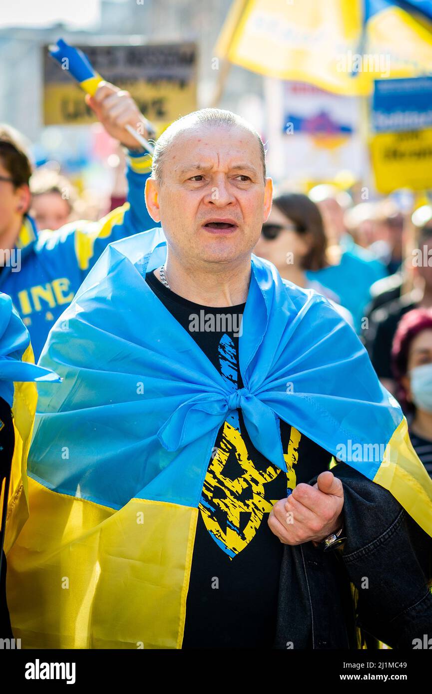 Thousands march in solidarity against the war in Ukraine. 'London ...