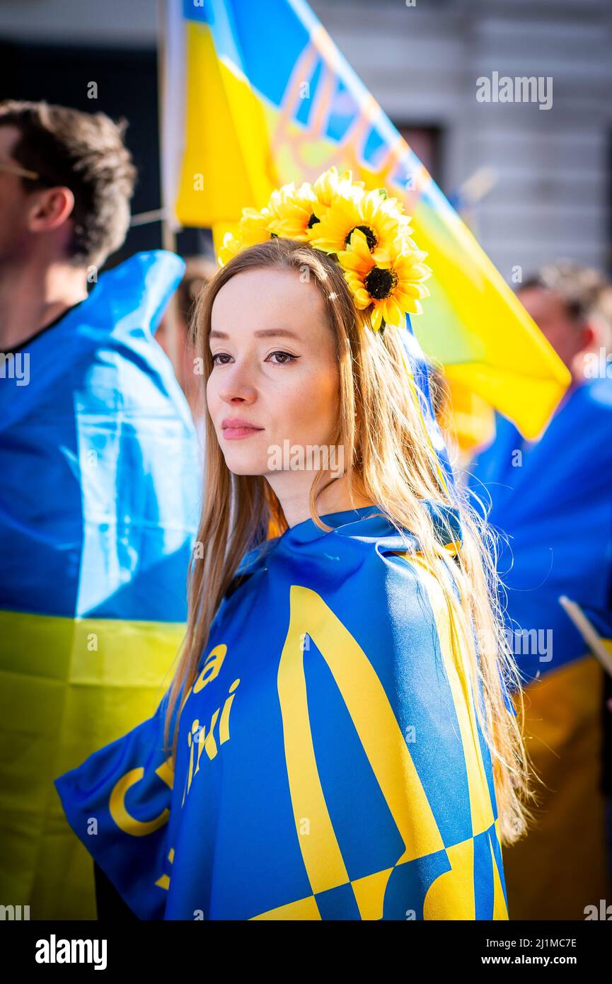 Thousands march in solidarity against the war in Ukraine. 'London ...