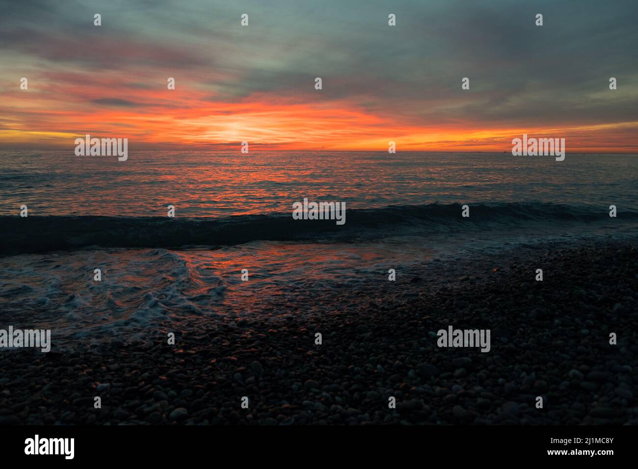Ocean beach sunrise and dramatic colorful sky clouds. Dramatic sea ...