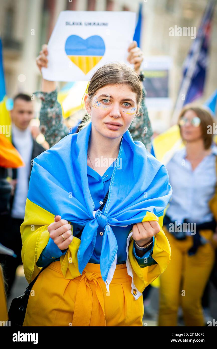 Stand against war hi-res stock photography and images - Alamy