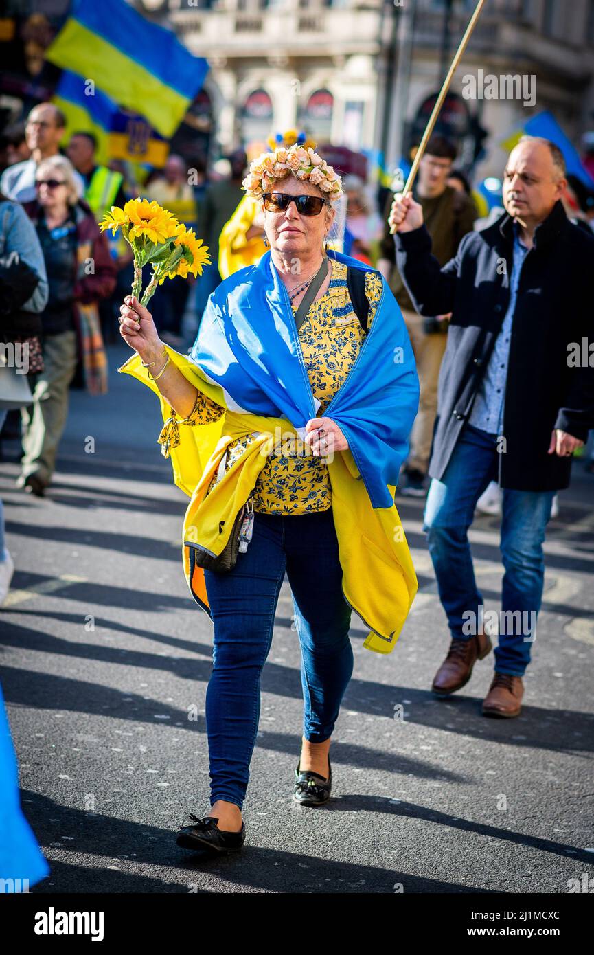 Thousands march in solidarity against the war in Ukraine. 'London ...