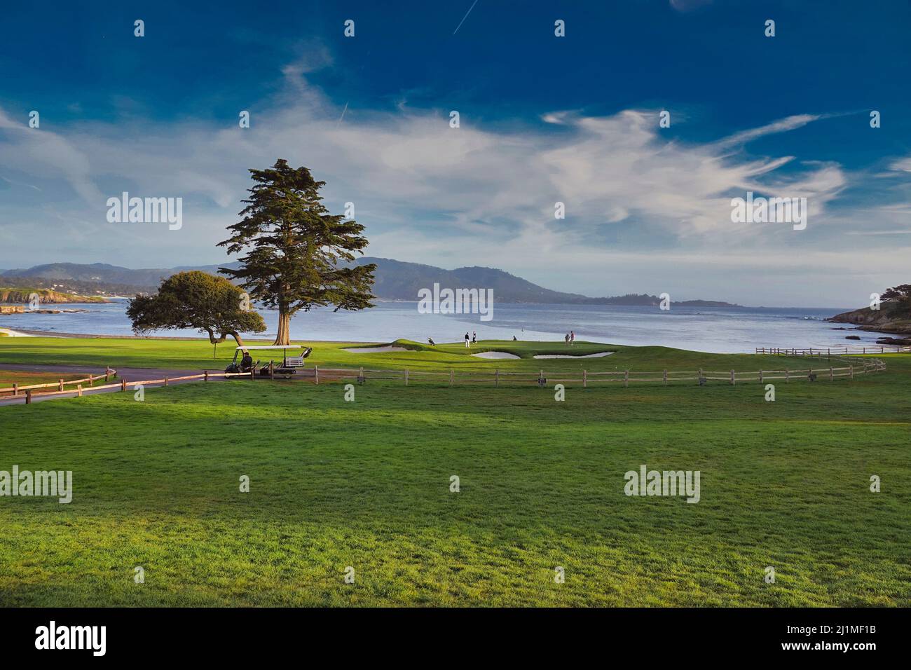 Players tackle the 18th green on the world famous Pebble Beach Golf ...