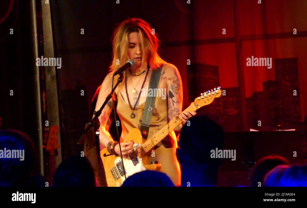 Michael jacksons daughter paris jackson hi-res stock photography and ...