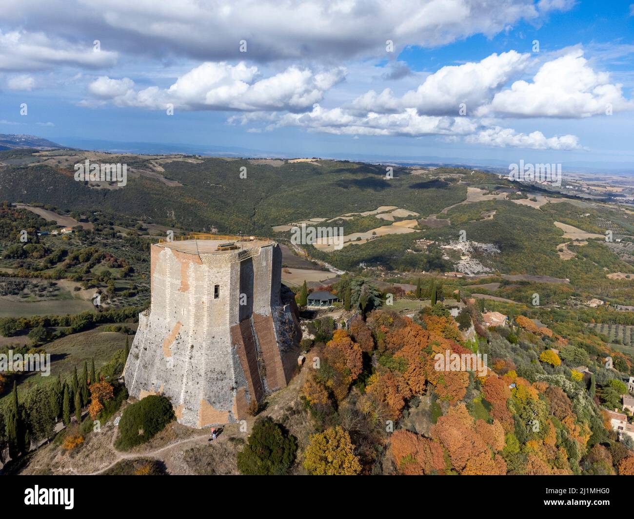 Medieval fortification castle on hilltop and view on hills in Tuscany ...