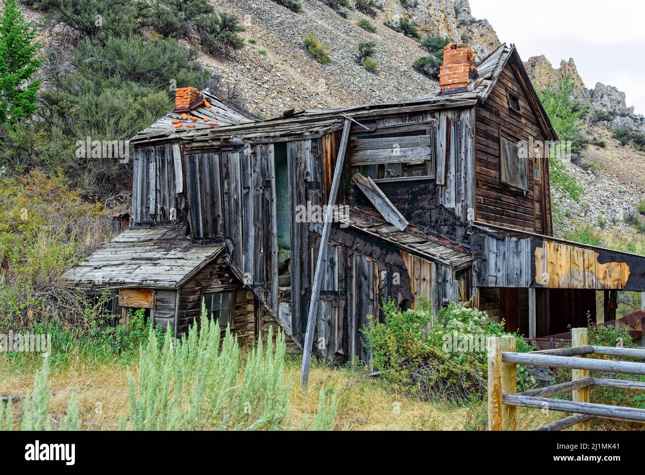 A broken down mill at the Bayhorse Mine ghost town. Idaho, USA Stock ...
