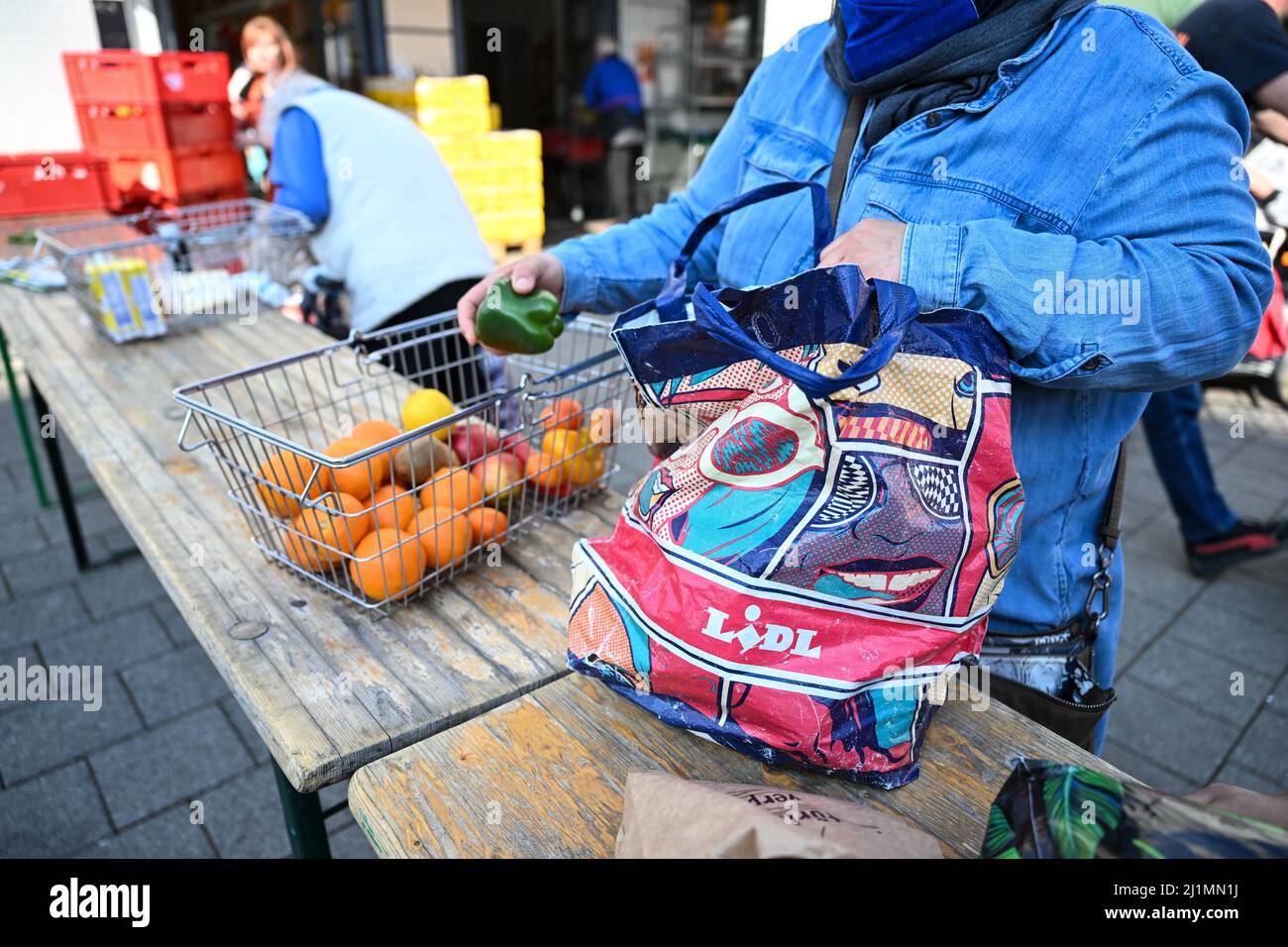 Food banks due hi-res stock photography and images - Alamy