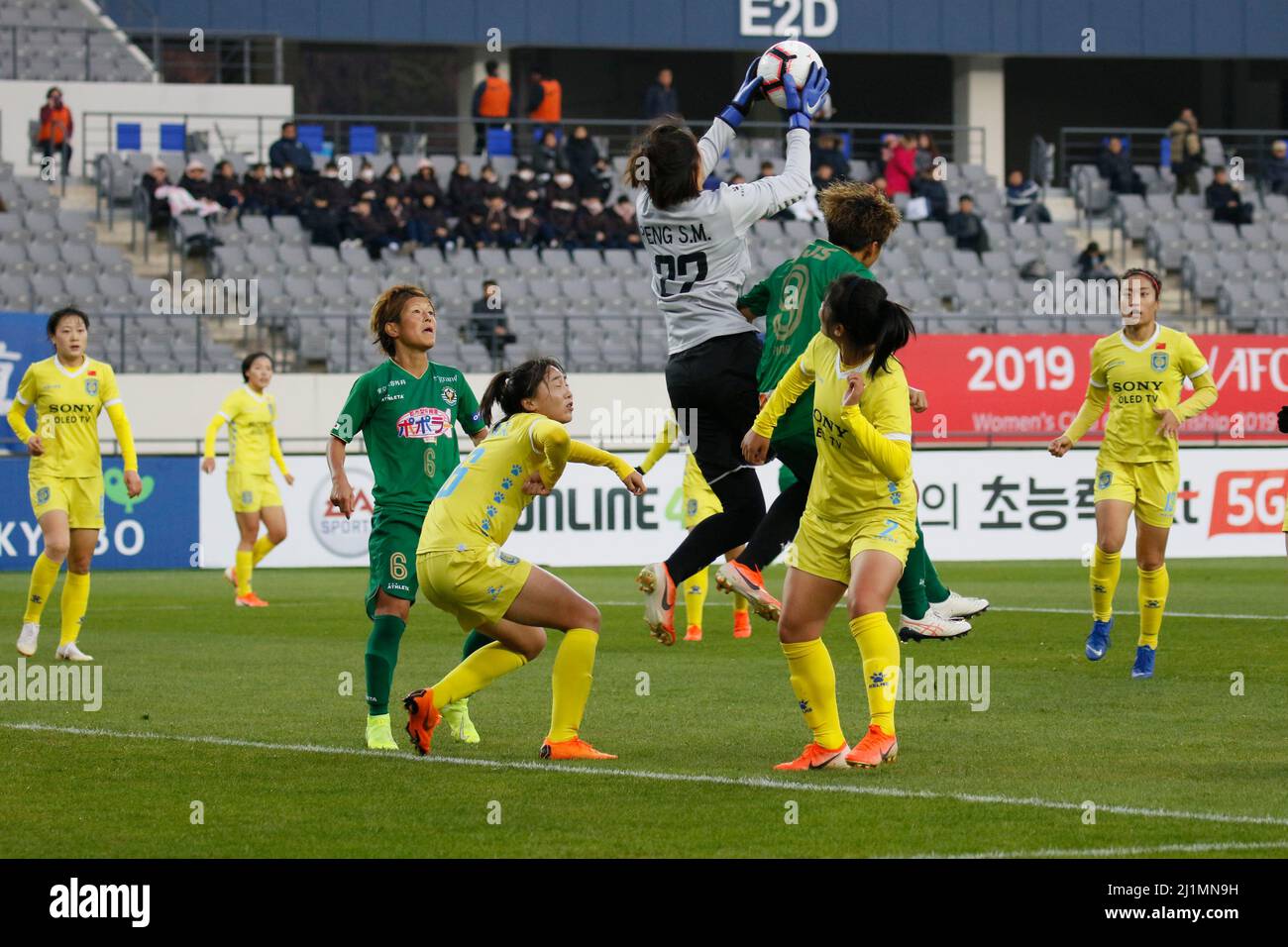 Peng shimeng of jiangsu suning ladies football club action hi-res stock ...