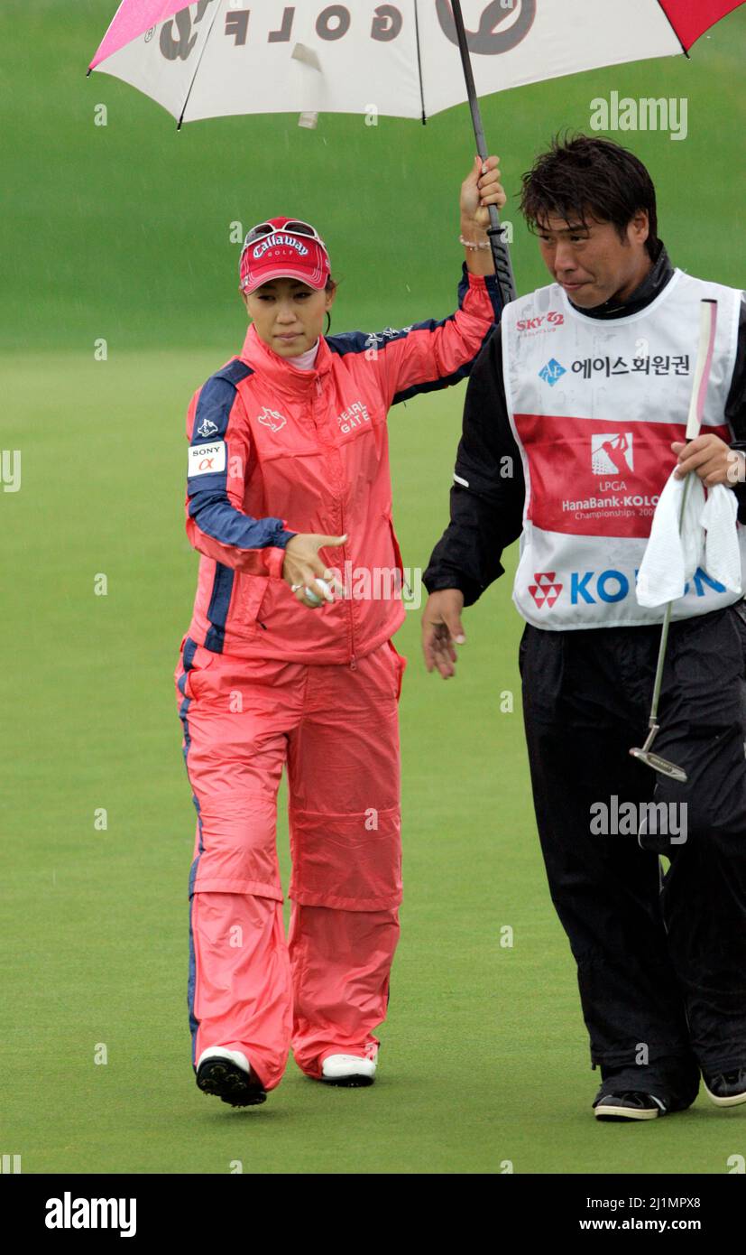 Momoko ueda hi-res stock photography and images - Alamy
