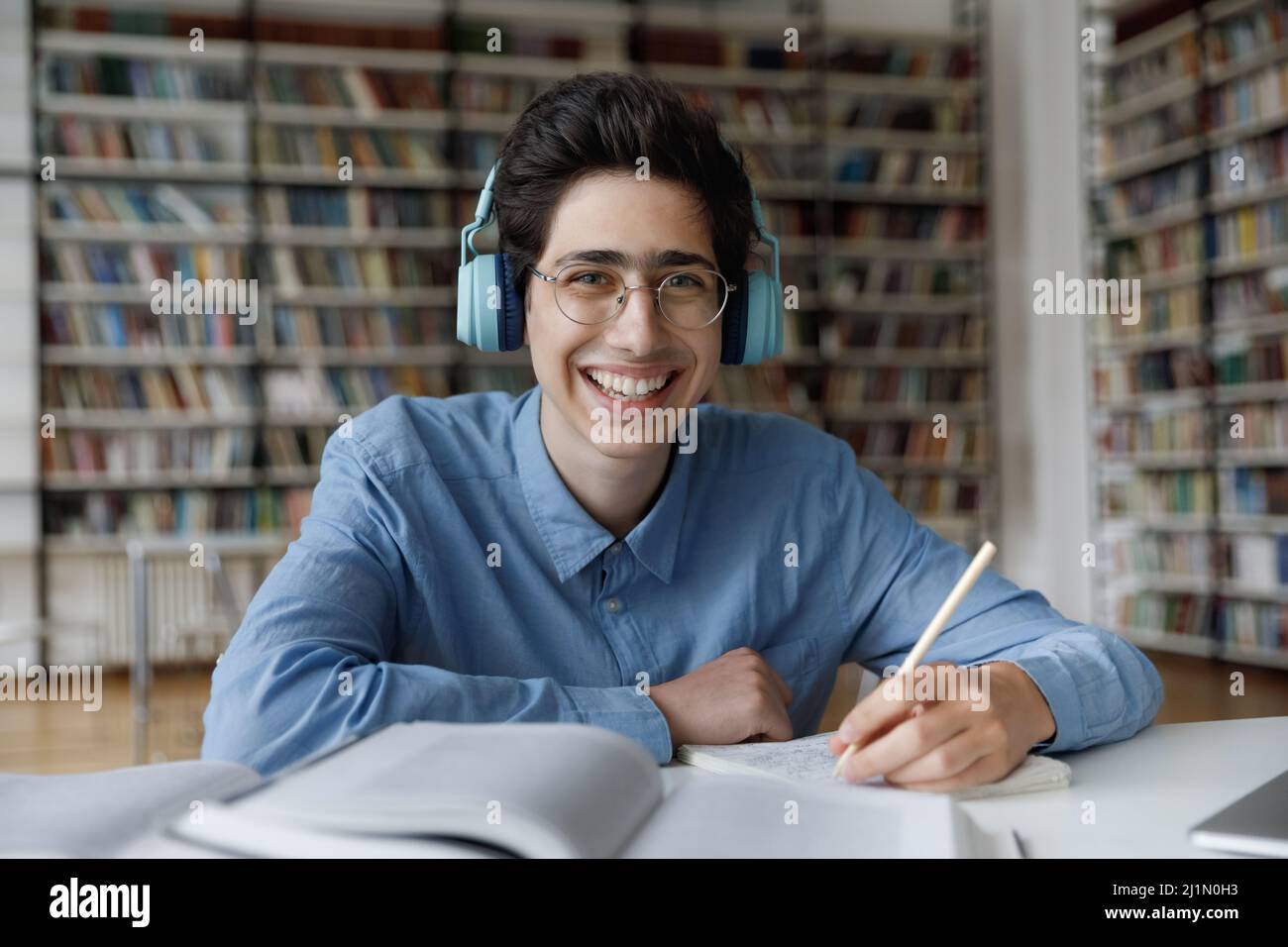 Student motivated library hi-res stock photography and images - Alamy